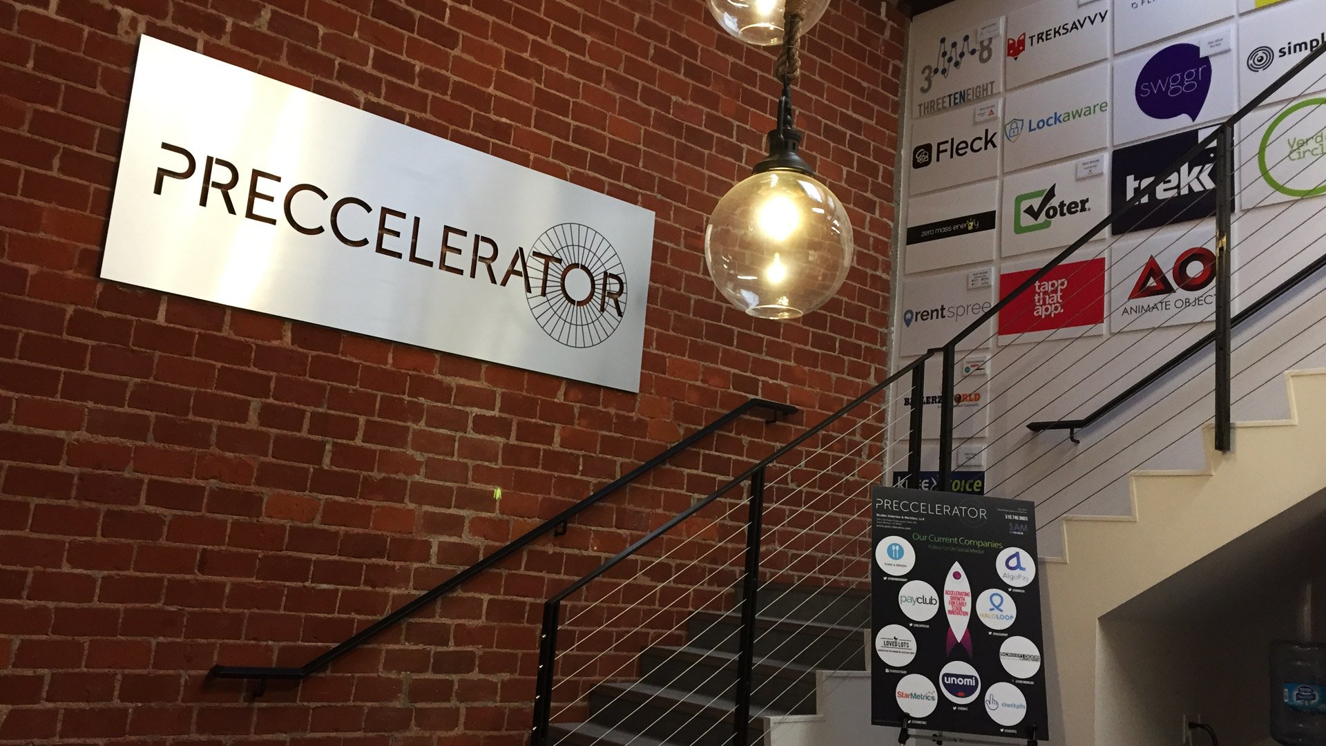 Re-Inventing Corporate Signage with 3D